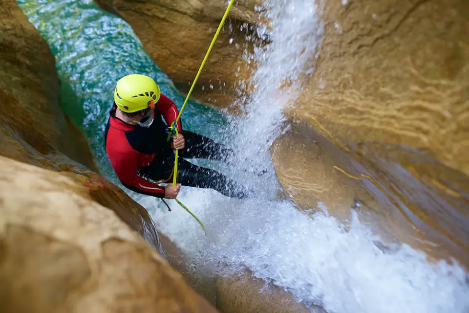 Comparing Different Types of Rappeling | Send Edition